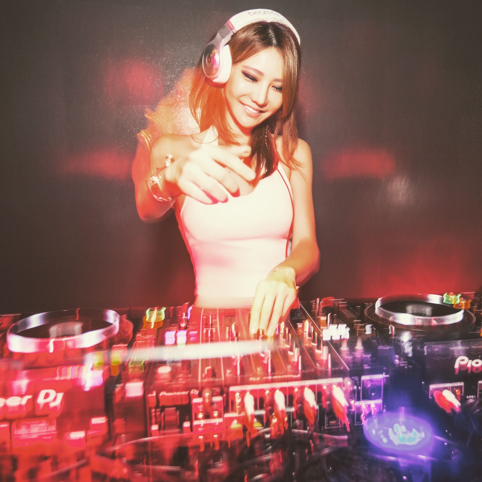 百大 DJ 小師妹「Lizzy」單曲發行 唱出年輕人對感情的認真和執著 | Blow 吹音樂 | LINE TODAY