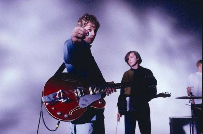 年輕人！努力練團！—— RIDE 吉他手 Andy Bell 來台前短訪 - Blow 吹音樂