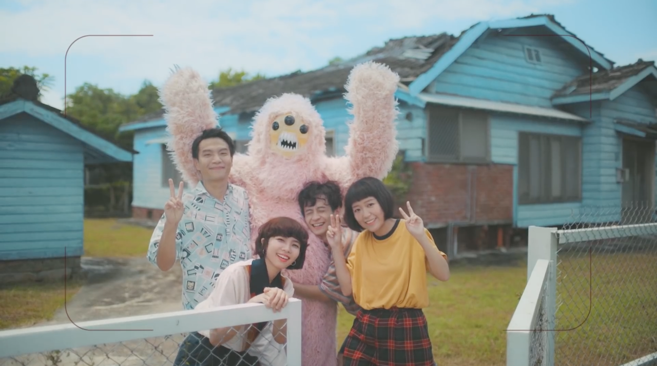 The Fur. 發行新專輯《Town》 粉紅怪獸釋開箱影片吊胃口 - Blow 吹音樂