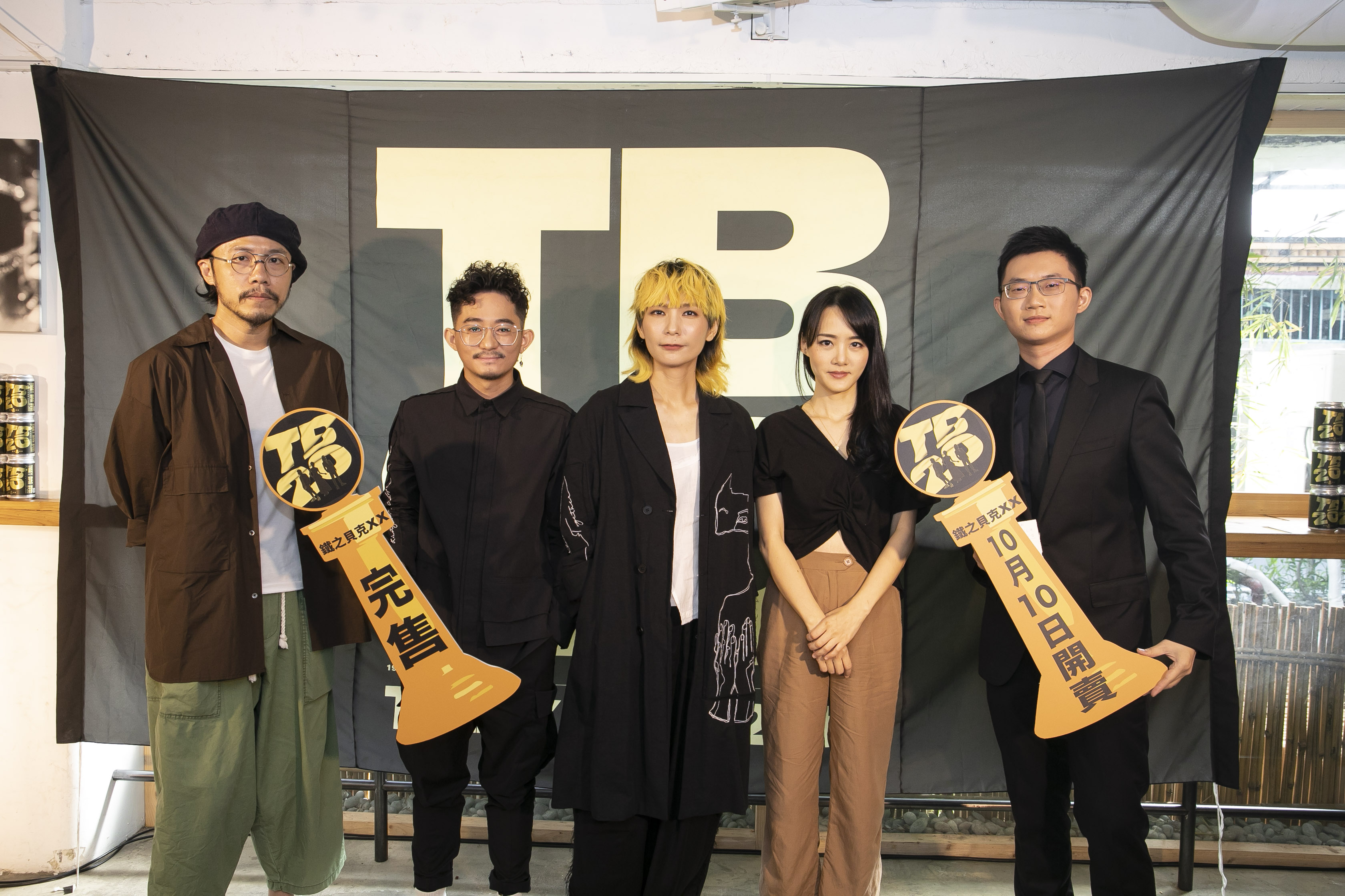 Tizzy Bac慶祝20周年不只演唱會！ 台虎聯名酒款、黑膠新周邊⋯⋯要給「股東」驚喜 - Blow 吹音樂