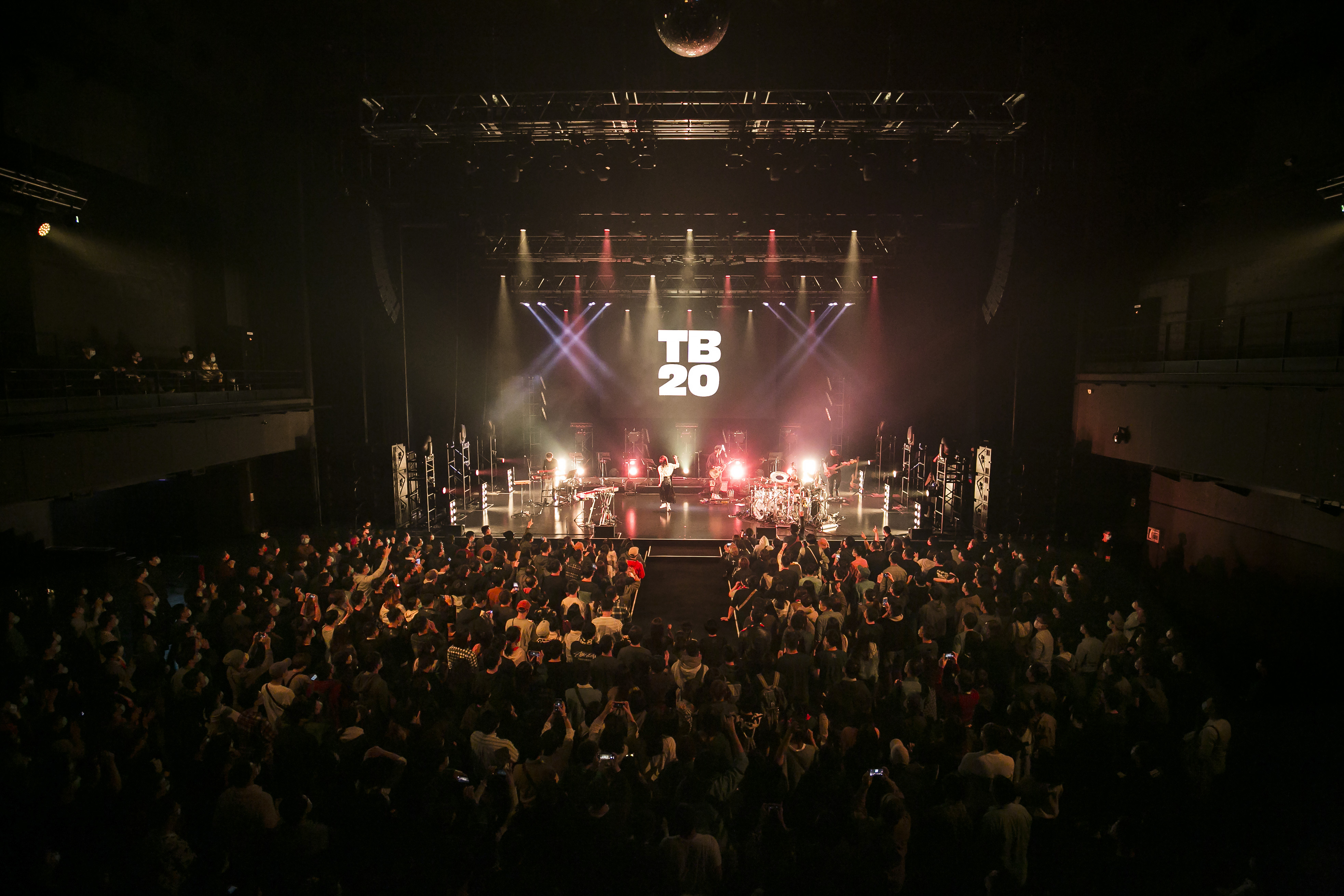 Tizzy Bac舉辦TB20「無限軌道」演唱會 搭配管弦樂編制象徵「復健成功」 - Blow 吹音樂