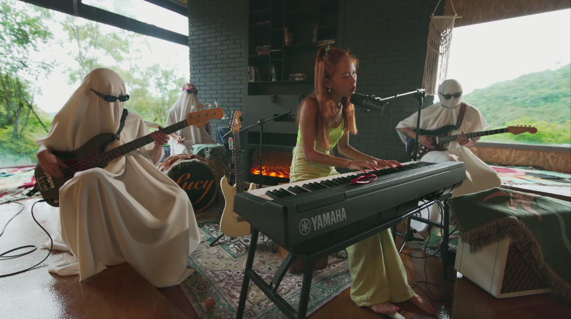 潛力新秀LÜCY發布「Folk Ÿou Live Session」在可愛小鬼圍繞中用歌聲融化你 - Blow 吹音樂