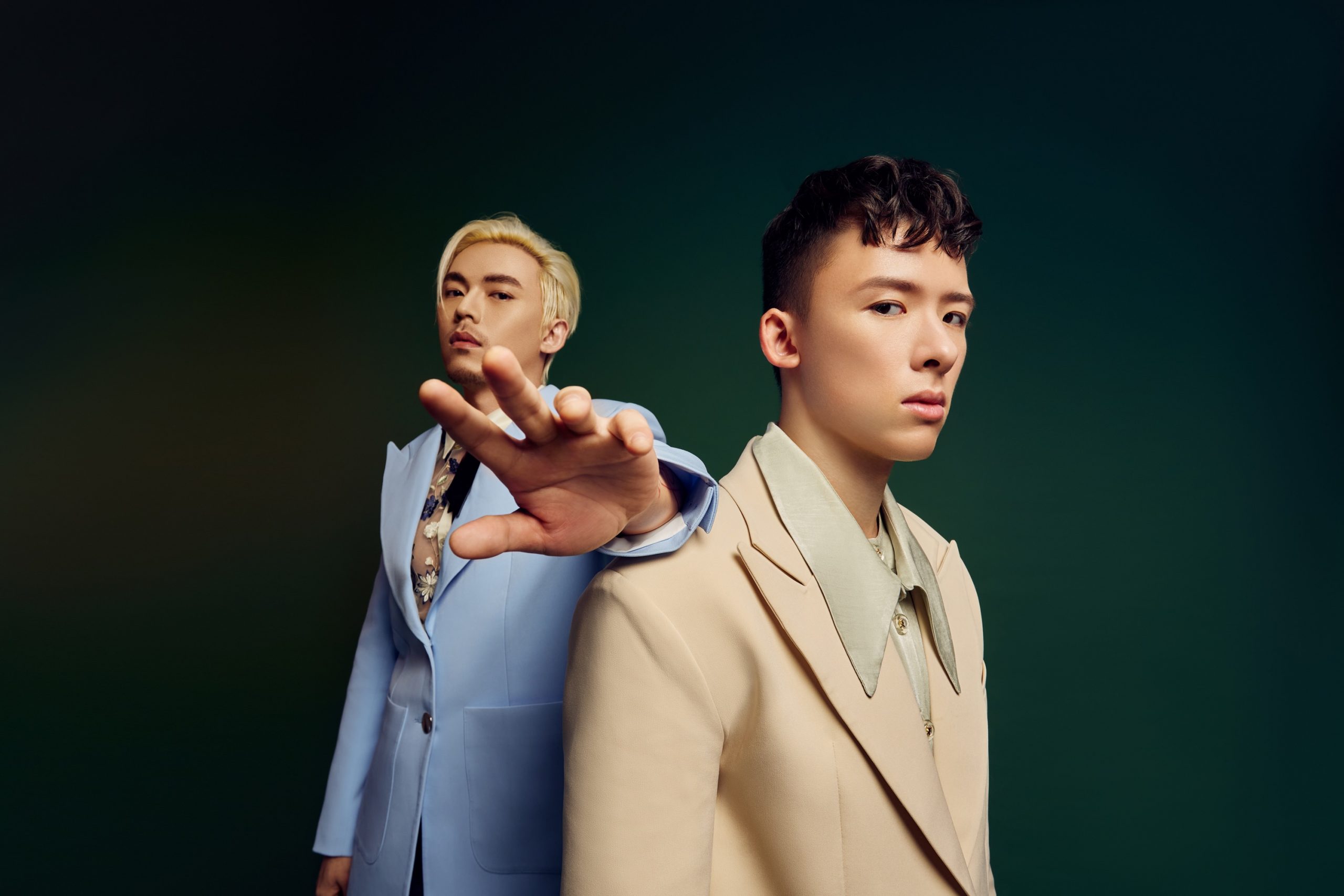 NIO邀HUSH挑戰正宗潮流舞曲 反差聲線齊控訴社會冷酷框架 - Blow 吹音樂