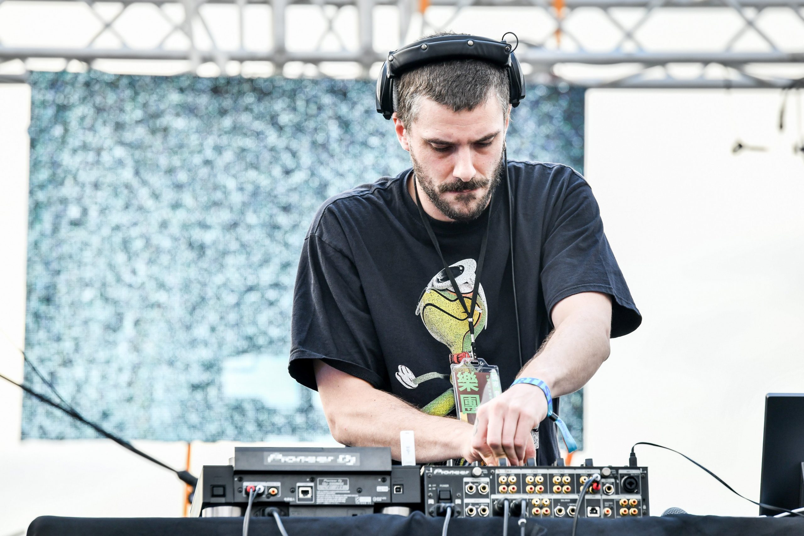 貴人散步邀法國音樂人The Rodeo、Sam Tiba來台駐村 攜葉穎、緩緩共創單曲 - Blow 吹音樂