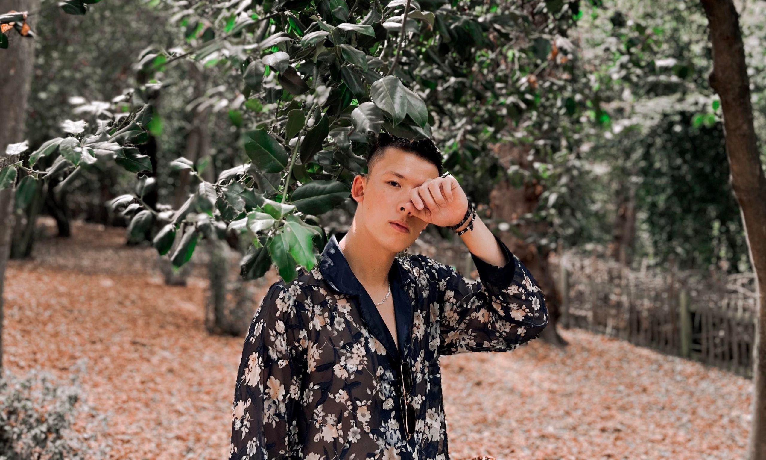 NIO新單曲〈一個人走〉 寫給人事全非的明日 - Blow 吹音樂