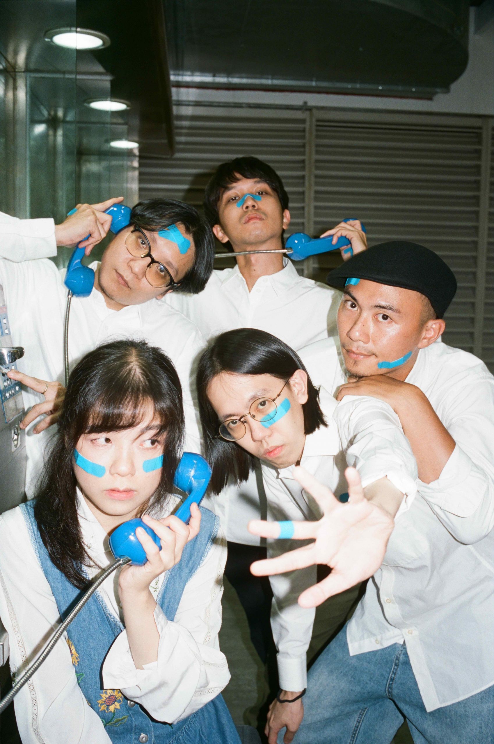 加入新鼓手黃筱芸 萬龍正名為WANLONG推出首張專輯《Long Long》 - Blow 吹音樂