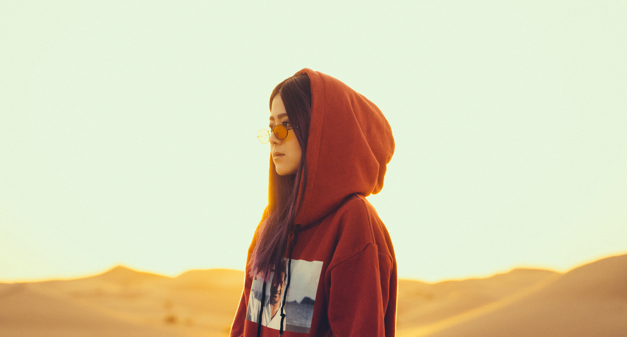 RayRay推出個人首張創作專輯《Unearthy World》 由ØZI、派偉俊等人跨刀製作 - Blow 吹音樂