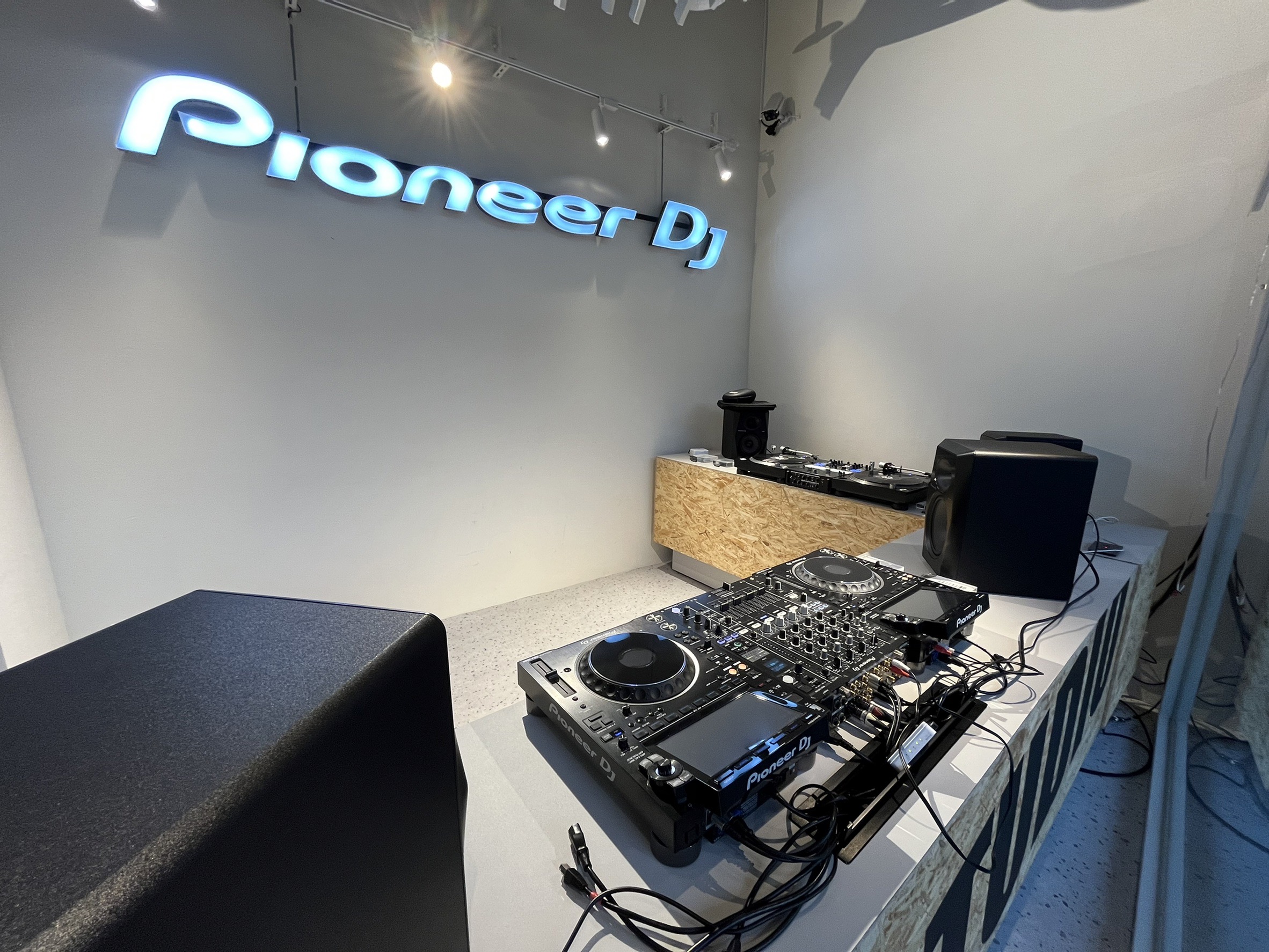 新手DJ入門？Pioneer DJ北流音樂展示中心店長精選3款控制器 - Blow 吹音樂