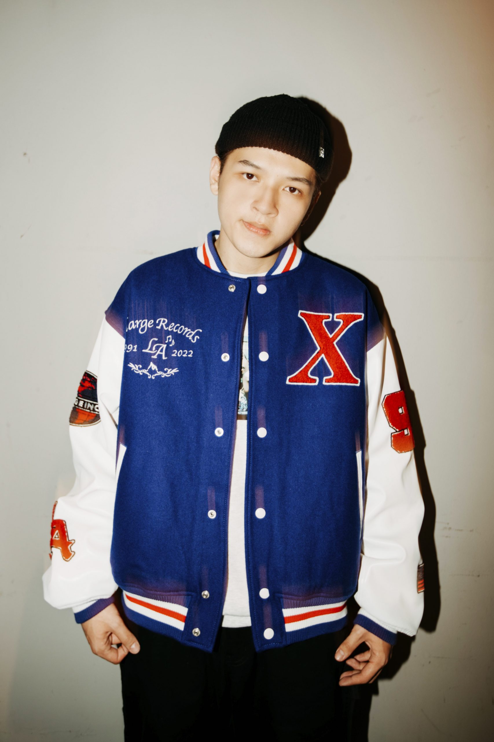 《大嘻哈時代2》受矚目饒舌新秀艾蜜莉AMILI 新歌〈在我周圍〉邀來歐吉虎、Peatle、Quanzo客串演出 - Blow 吹音樂