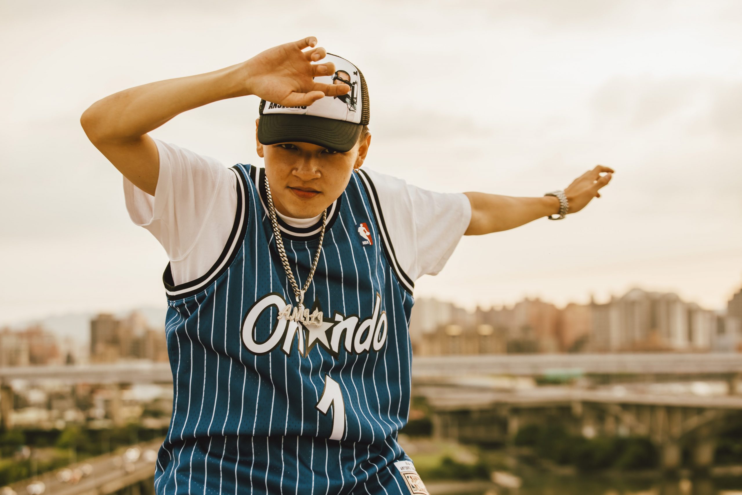 艾蜜莉AMILI釋出首張專輯《Fxxk Sleep》 首批預購完售緊急加印中 - Blow 吹音樂