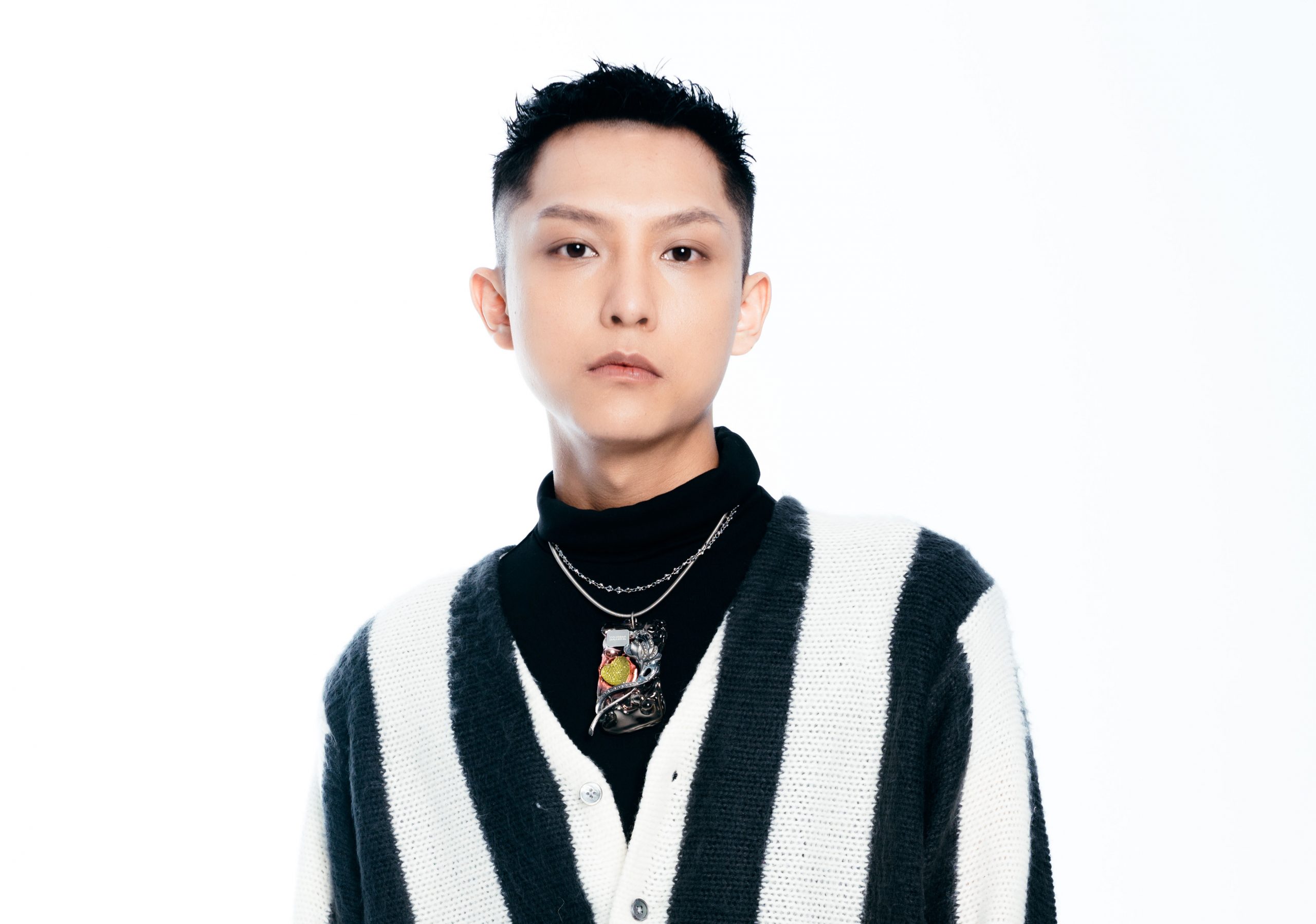 Ken Deng肯鄧推出首張專輯《偷心總動員》 攜高中麻吉李權哲合作歌曲〈I Don't Know Why〉 - Blow 吹音樂