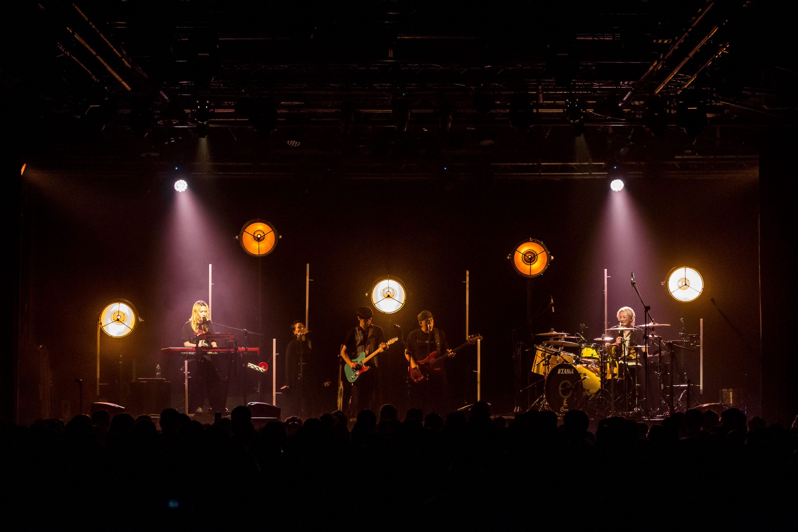 Tizzy Bac首張專輯《甚麼事都叫我分心》復刻演唱會 夢幻逸曲〈鼓手的辛勞誰人知〉首次獻出 - Blow 吹音樂