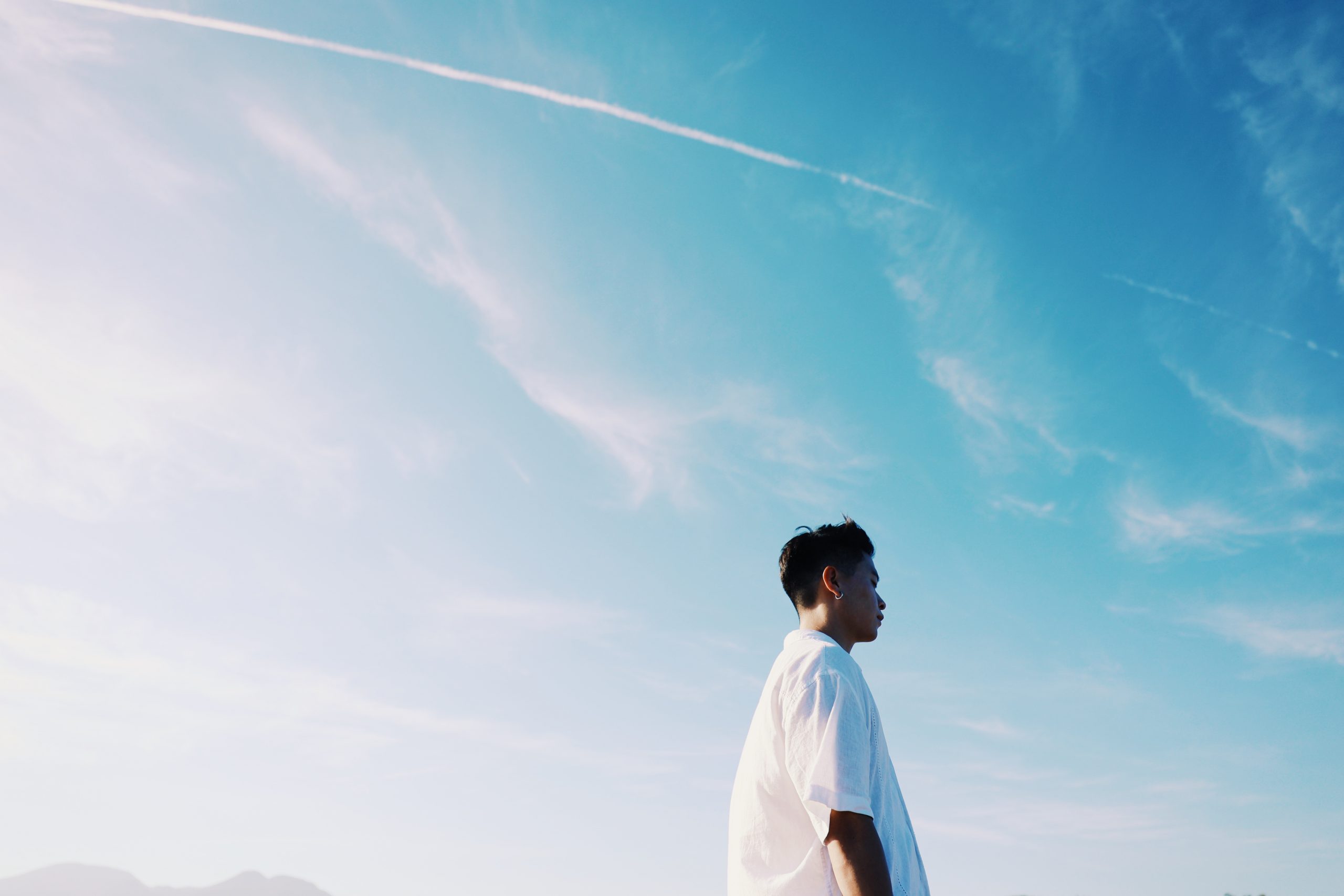 LINION釋出〈Friends Or？〉MV 將洪佩瑜「性感」漱口聲錄進歌裡 - Blow 吹音樂