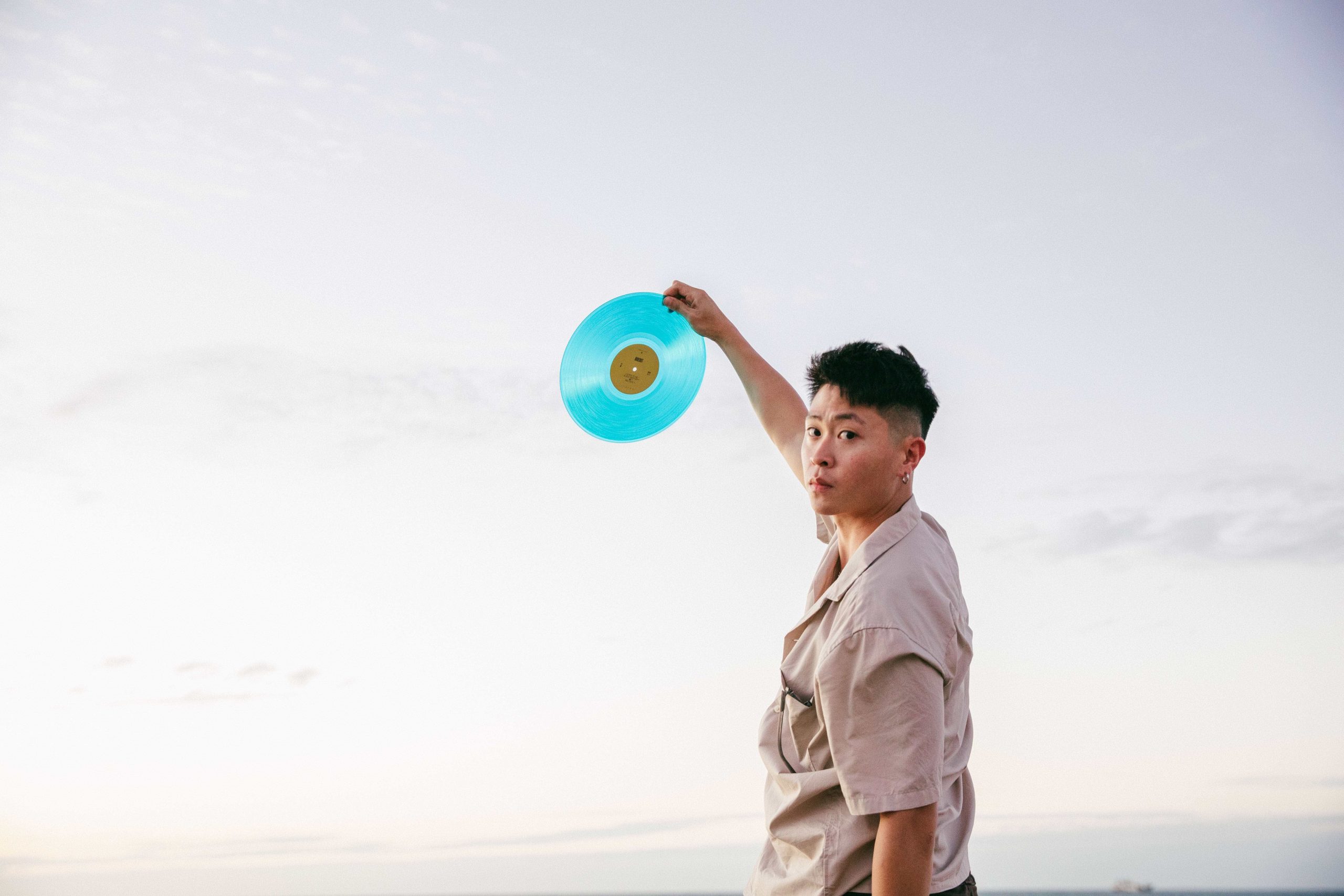 LINION再推《HIDEOUT》限量透光水藍彩膠 StreetVoice街聲官網獨家販售！ - Blow 吹音樂