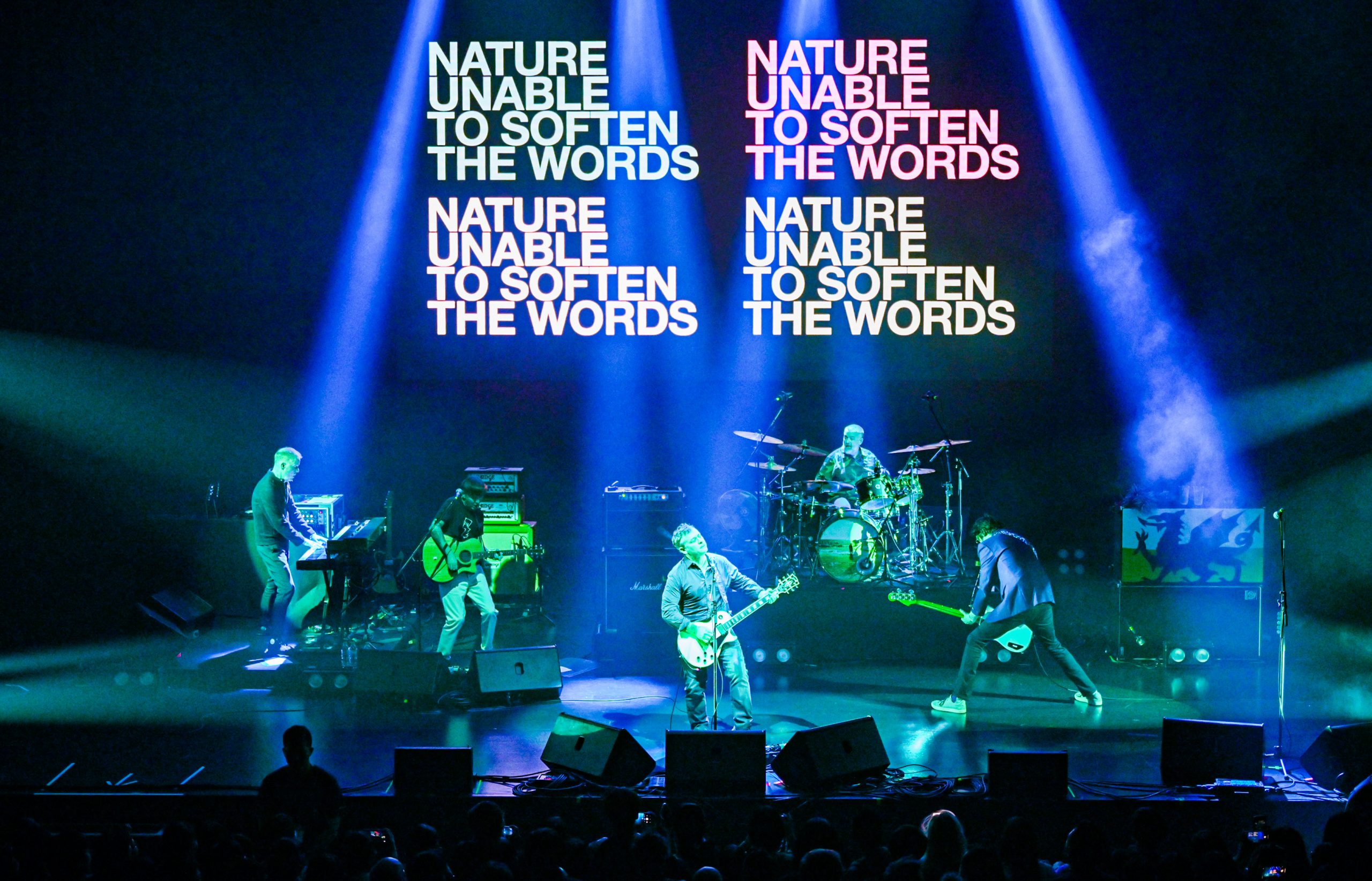 英搖雙拼一夜限定！Suede狂野甩麥衝下台邀粉絲大合唱、Manic Street Preachers首度來台秀中文 | Blow 吹音樂 ...