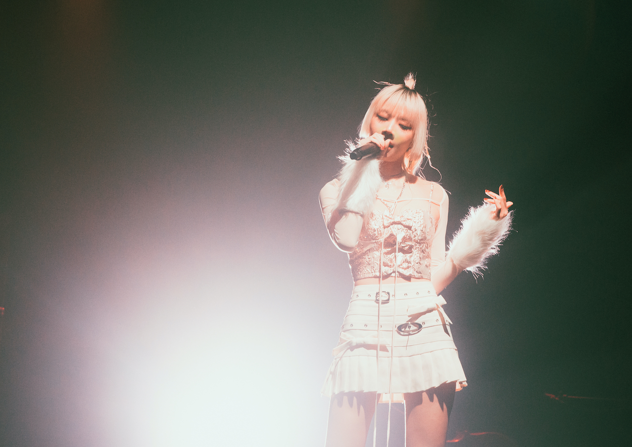 MANDARK平安夜舉辦首場個人演出 與林潔心合唱NewJeans〈Super Shy〉 - Blow 吹音樂