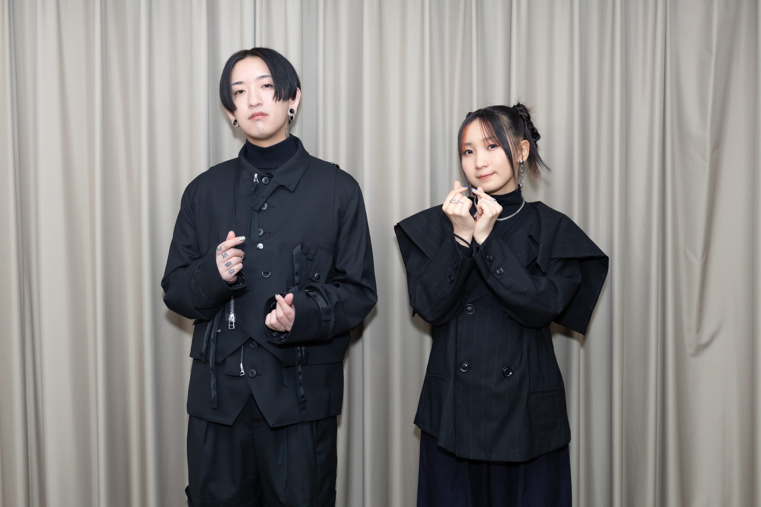 【YOASOBI來台受訪】Ayase分享創作方法：不會純粹做悲傷的歌，而是讓觀眾邊笑邊感到悲傷。 - Blow 吹音樂