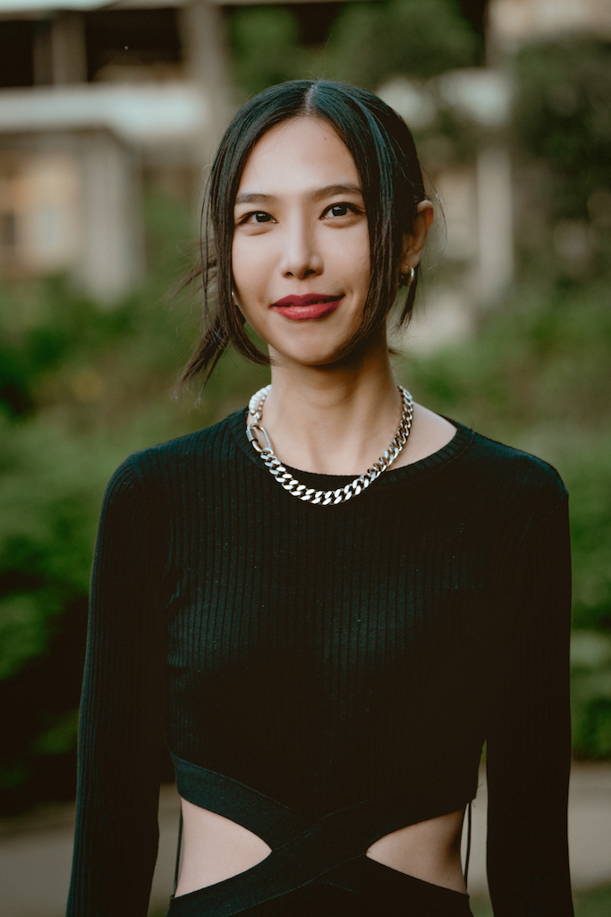 【吹專訪】我形容她是「奶頭系電子音樂人」，她笑納了——Sophie Lu的《奶汁》與音樂上半生 - Blow 吹音樂