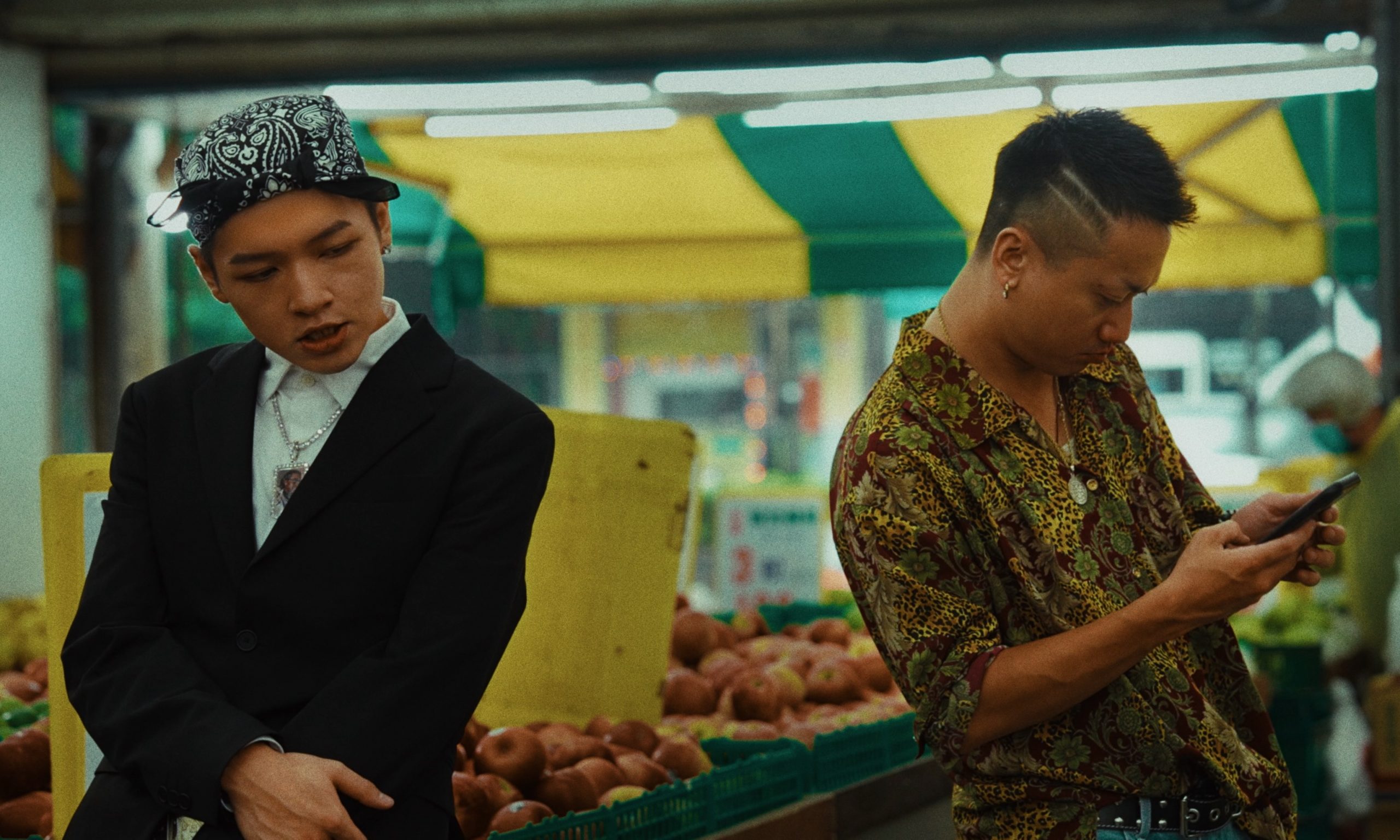 艾蜜莉AMILI新歌〈負極先生〉探討「網路霸凌」 五木擔任MV男主角 - Blow 吹音樂