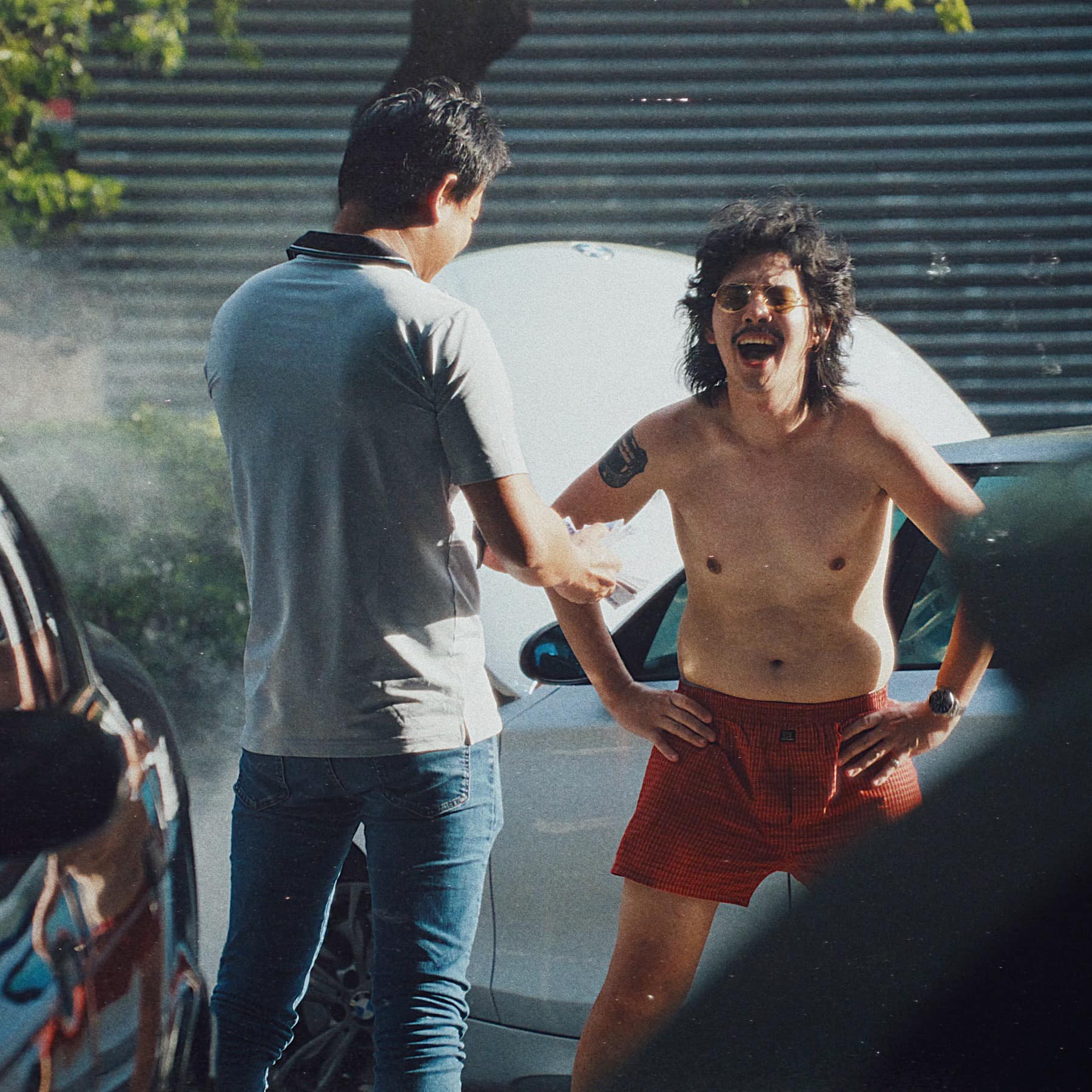 愛車宇宙集結？FunkyMo發行台語專輯《物件，所在》 K歌主打〈修理車〉找露波合唱團一起拍MV - Blow 吹音樂