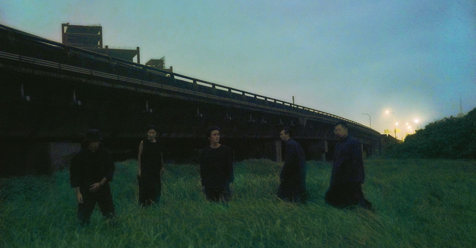 荒山茉莉發行〈離岸〉Remix版 邀日本瞪鞋樂團Yuragi吉他手Kntr合作 - Blow 吹音樂